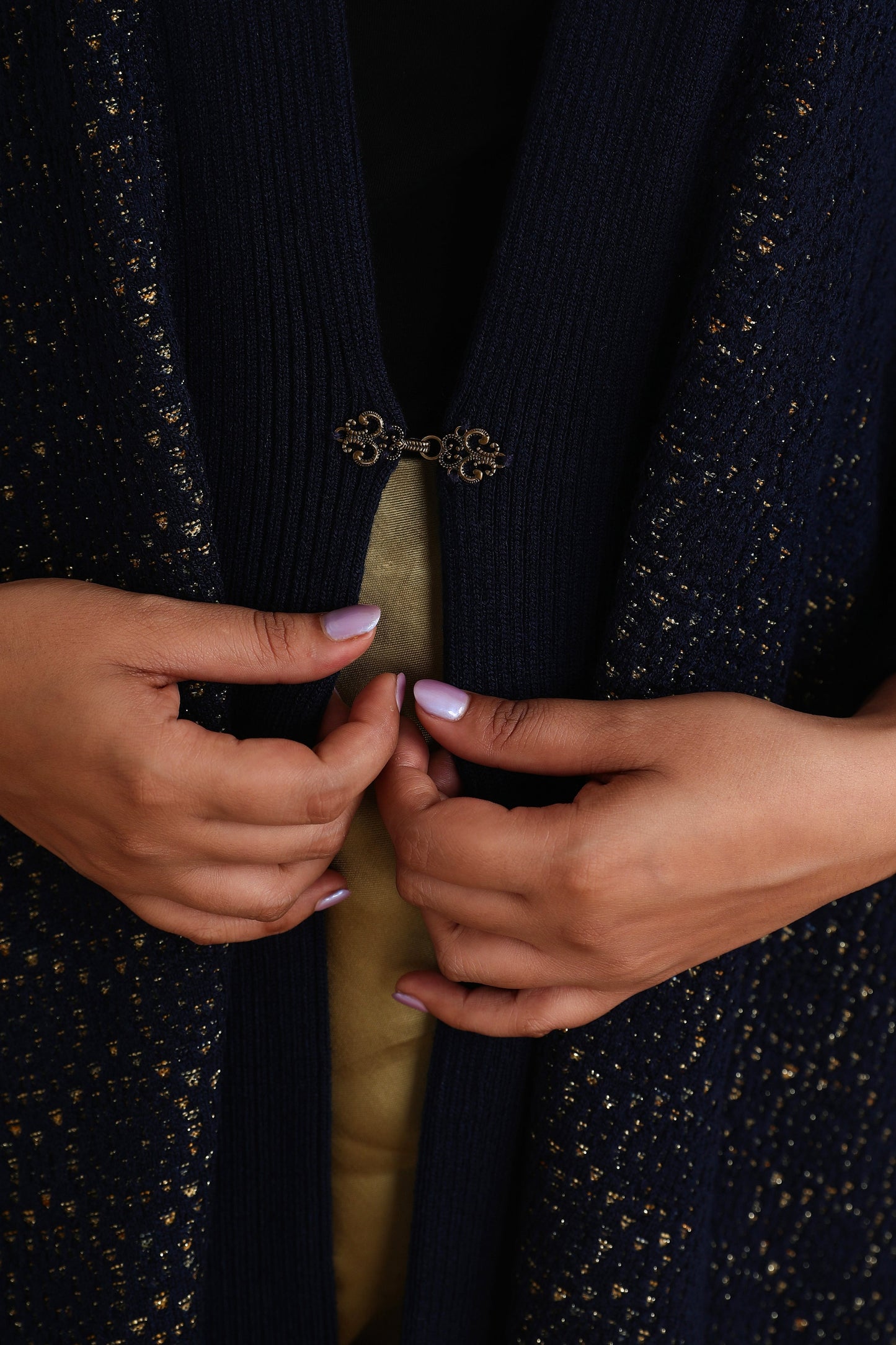 Beatrice Patterned Shimmer Cape – Khaleej